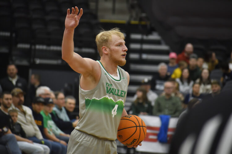 UVU runs win streak to nine games with road victory at UT Arlington ...